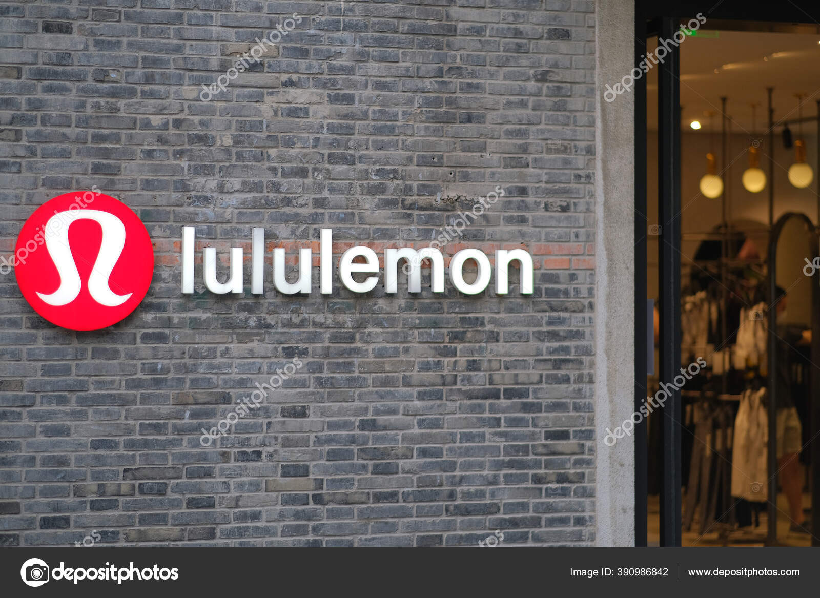 Lululemon Store Yoga