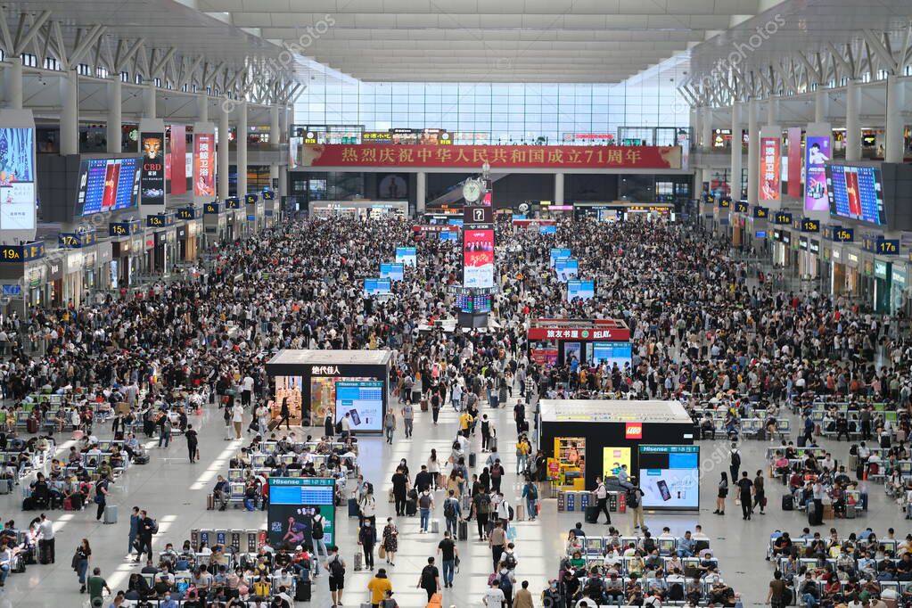 Shanghai / China-Oct.2020: vista panorámica de los pasajeros en la ...