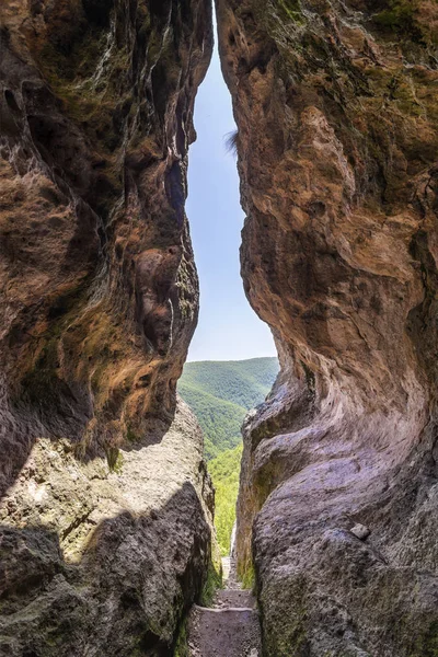 La cueva del útero también conocida como cueva de Utroba en Bulgaria 2024