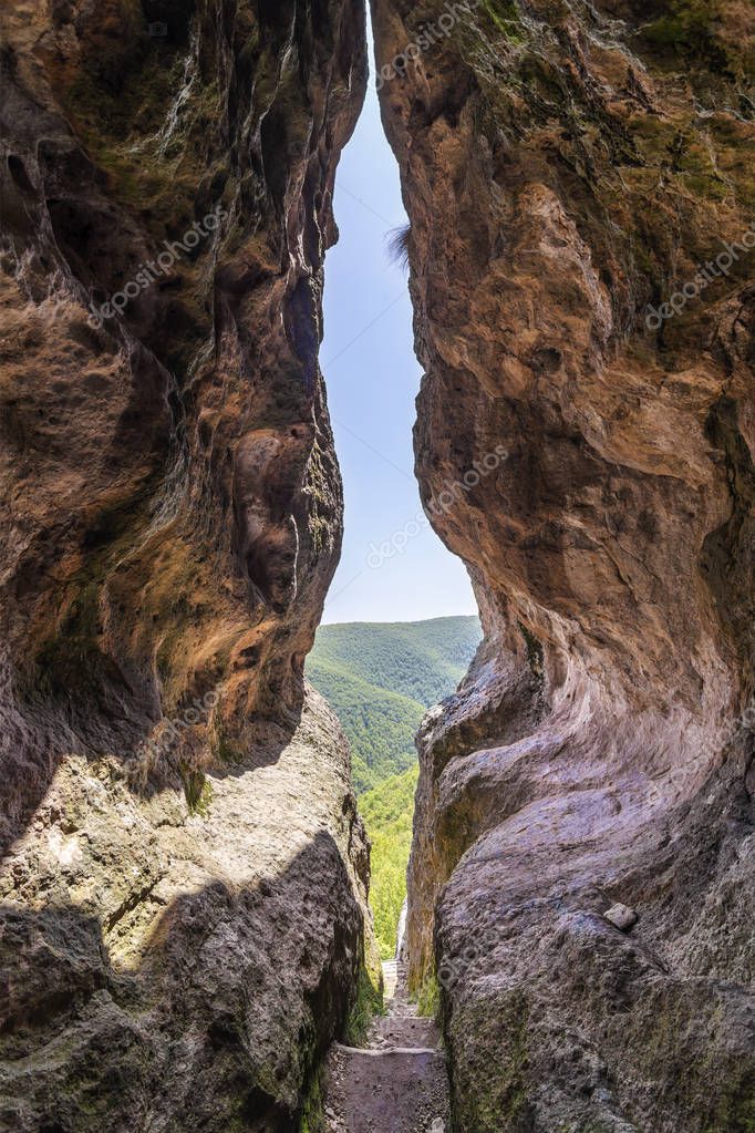 La cueva del útero también conocida como cueva de Utroba en Bulgaria 2024