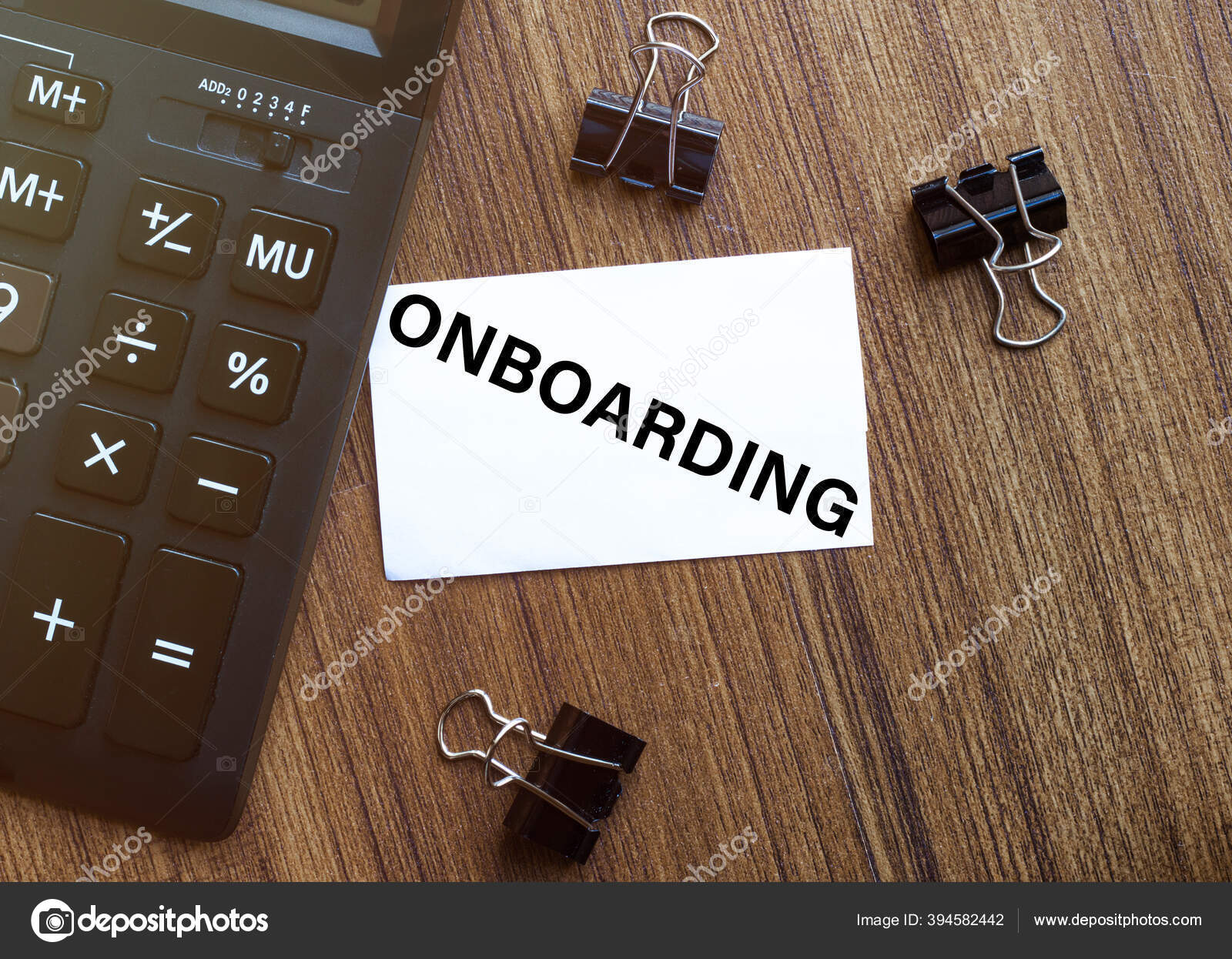 Papel Blanco Con Texto Onboarding Sobre Fondo Negro Con Papelería ...