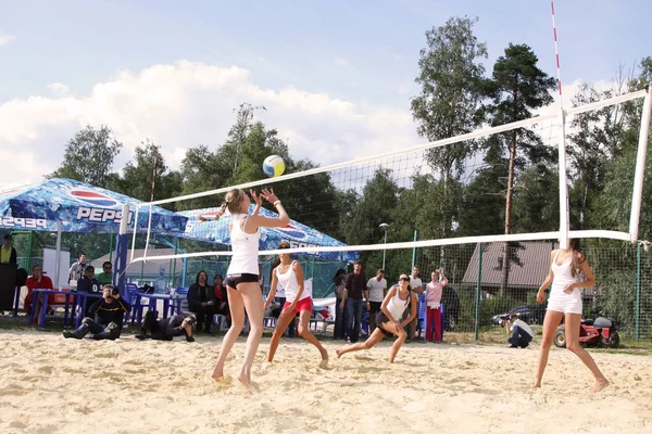Girl in bikini playing beach volleyball – Stock Editorial Photo ...