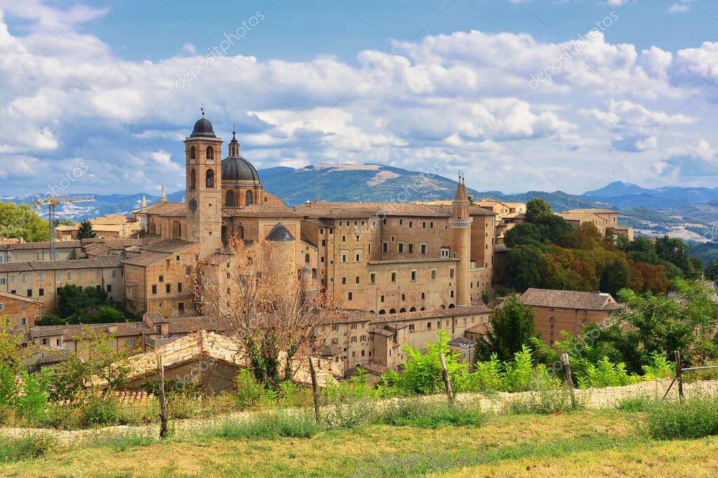 Urbino, Pesaro Urbino, Marche, Italia. Palacio Ducal. Una vista del ...