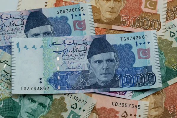 Pakistani Rupees Pakistani Currency Notes Stock Photo by ©Shaadjutt36 ...
