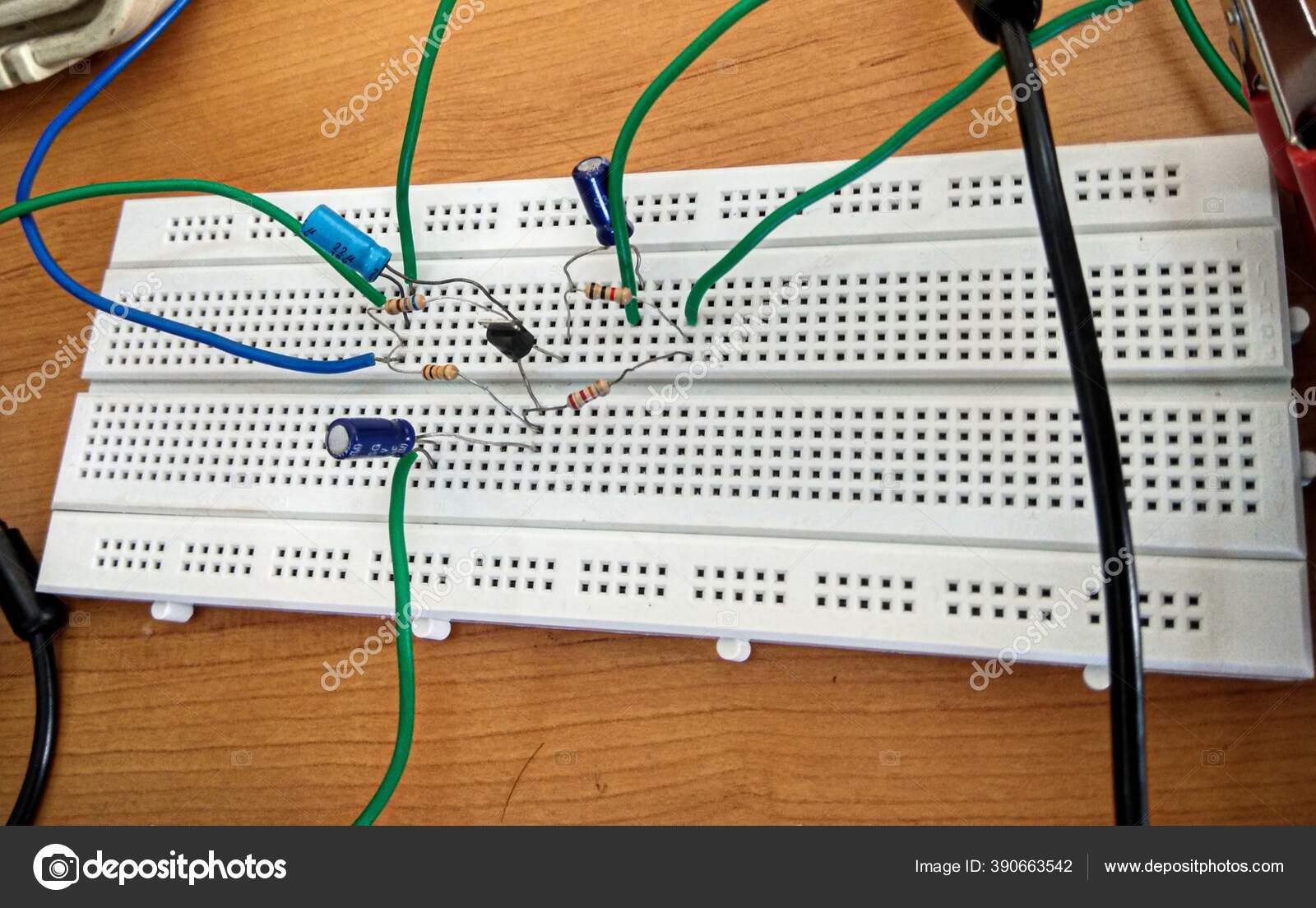 Conexión Del Tablero Pan Que Tiene Condensadores Resistencias ...
