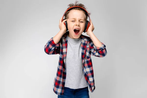 Singing boy Stock Photos, Royalty Free Singing boy Images | Depositphotos
