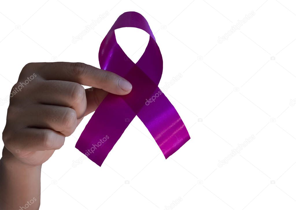 Una mujer sosteniendo una libra rosa que muestra el concepto de un día ...