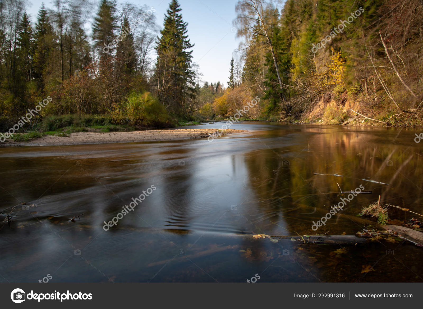 Paisaje Río Tranquilo Bosque Verde: fotografía de stock © martinsvanags ...