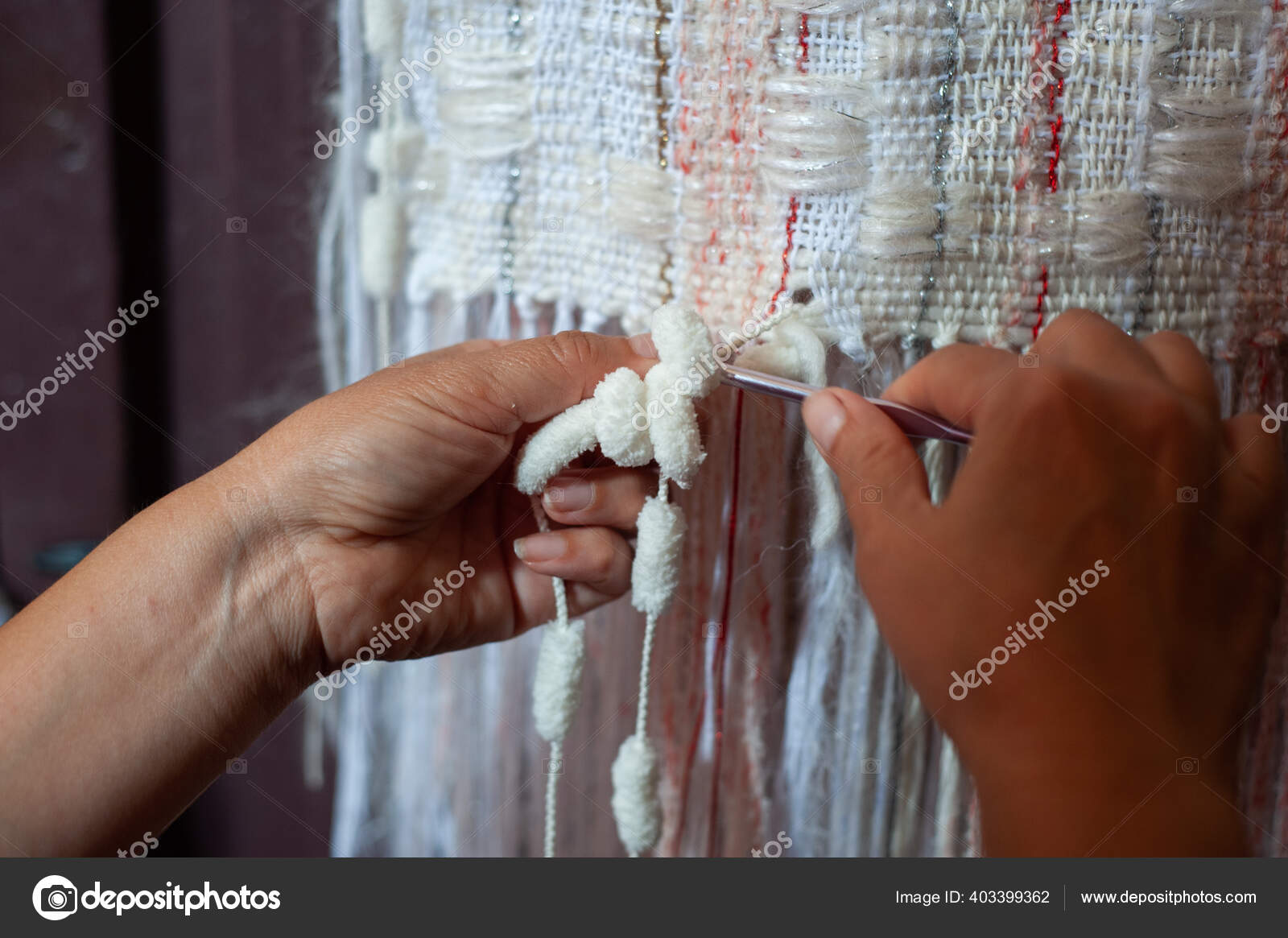 Close Hands Unknown Caucasian Woman Making Scarf Weaving Wool Thread ...