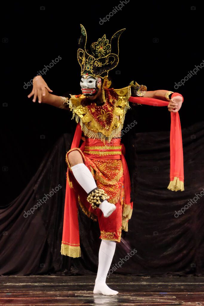 Tari Topeng Danza tradicional Panji / Panji. Baile de máscaras ...