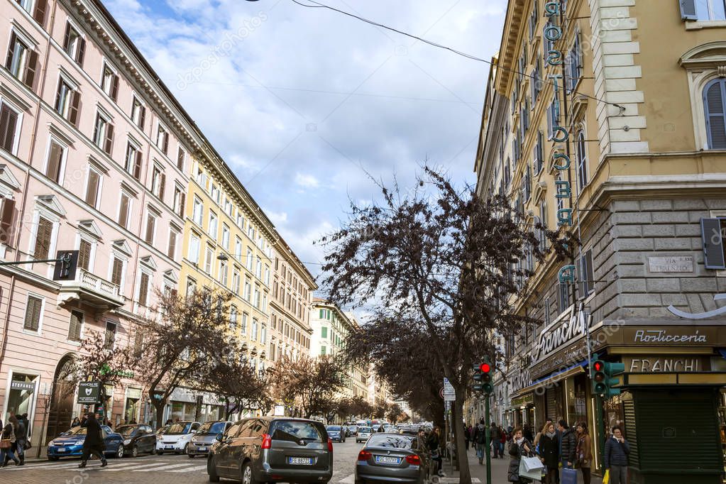 Roma, Italia, febrero de 2017: vista de Via Cola di Rienzo en la ...