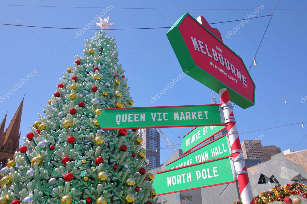 MELBOURNE AUSTRALIA - 4 DE DICIEMBRE DE 2018: Árbol de Navidad en ...