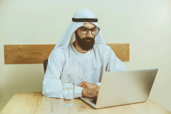 Arab man sitting Stock Photos, Royalty Free Arab man sitting Images ...