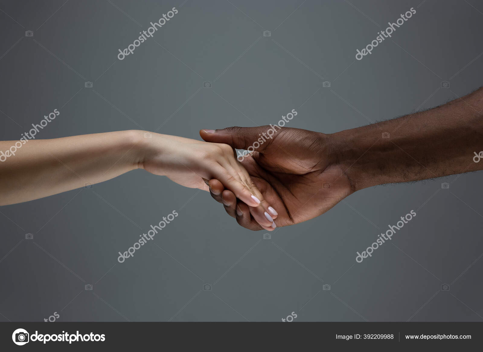 Tolerância racial. Respeitar a unidade social. Africano e caucasiano ...