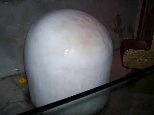 Réplica de la escultura Amarnath Shiva Linga hecha con hielo en Shiv ...