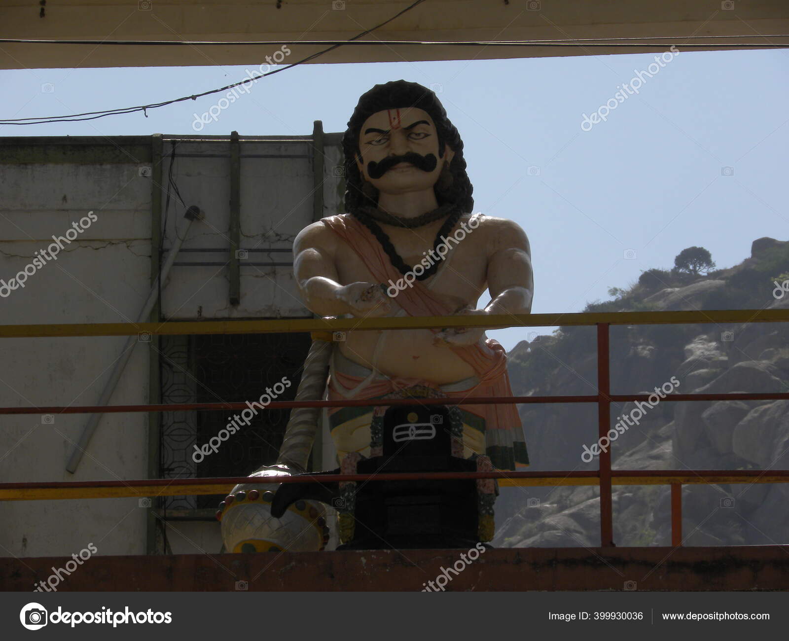 Statue Bhima Mace Second Pandava Brothers Worshiping Shiva Linga Amara ...