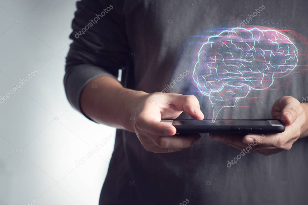 hombre con tel fono inteligente de redes sociales para conectarse a personas en l nea para el ...