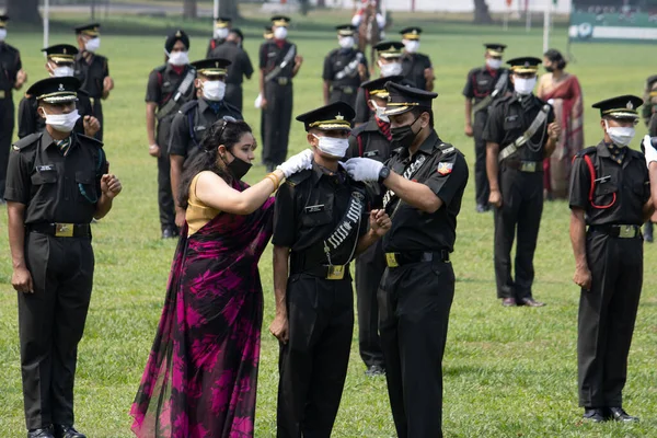 Dehradun, Uttarakhand / India- 15 de agosto de 2020: Oficiales del Ej rcito reci n comisionados ...