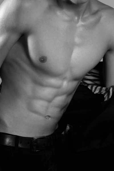 Músculos del pecho fotos de stock, imágenes de Músculos del pecho sin ...