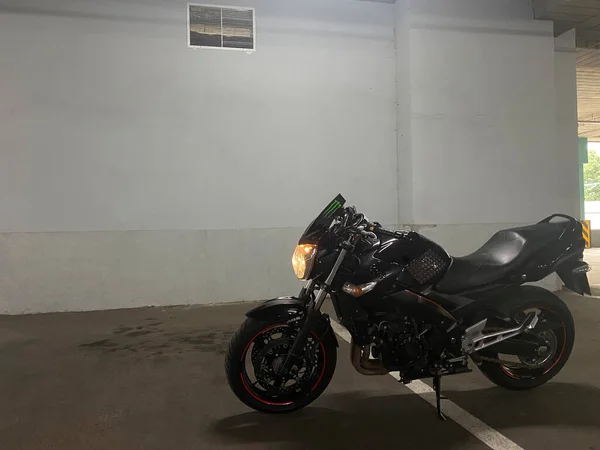 Parking motos Stock Photos, Royalty Free Parking motos Images | Depositphotos