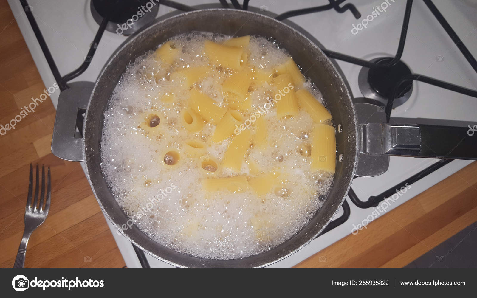 Pasta Pan Hot Water Cook — Stock Photo © OceanProd #255935822