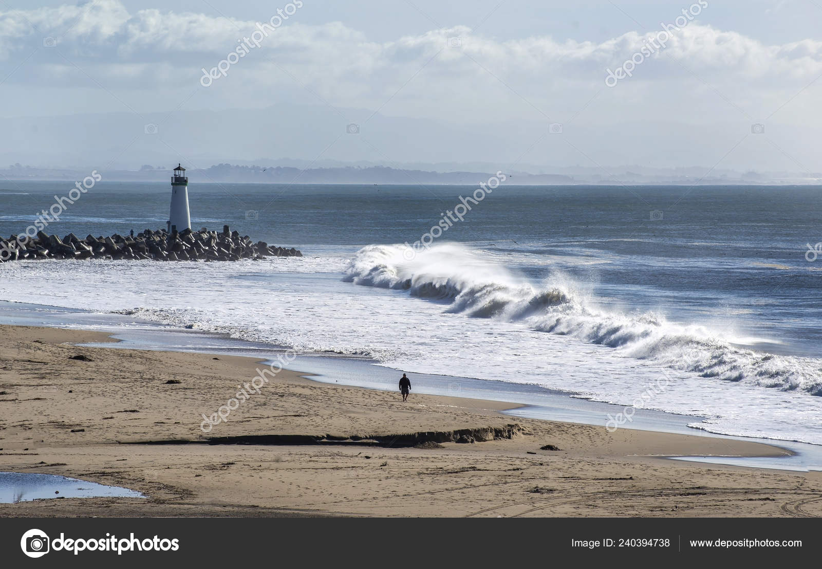 Santa Cruz Breakwater Lighthouse in Santa Cruz, California — Stock ...