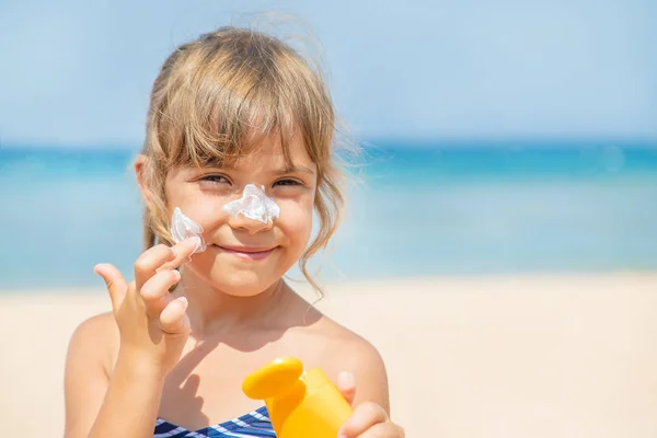 Little girl sunscreen Stock Photos, Royalty Free Little girl sunscreen ...