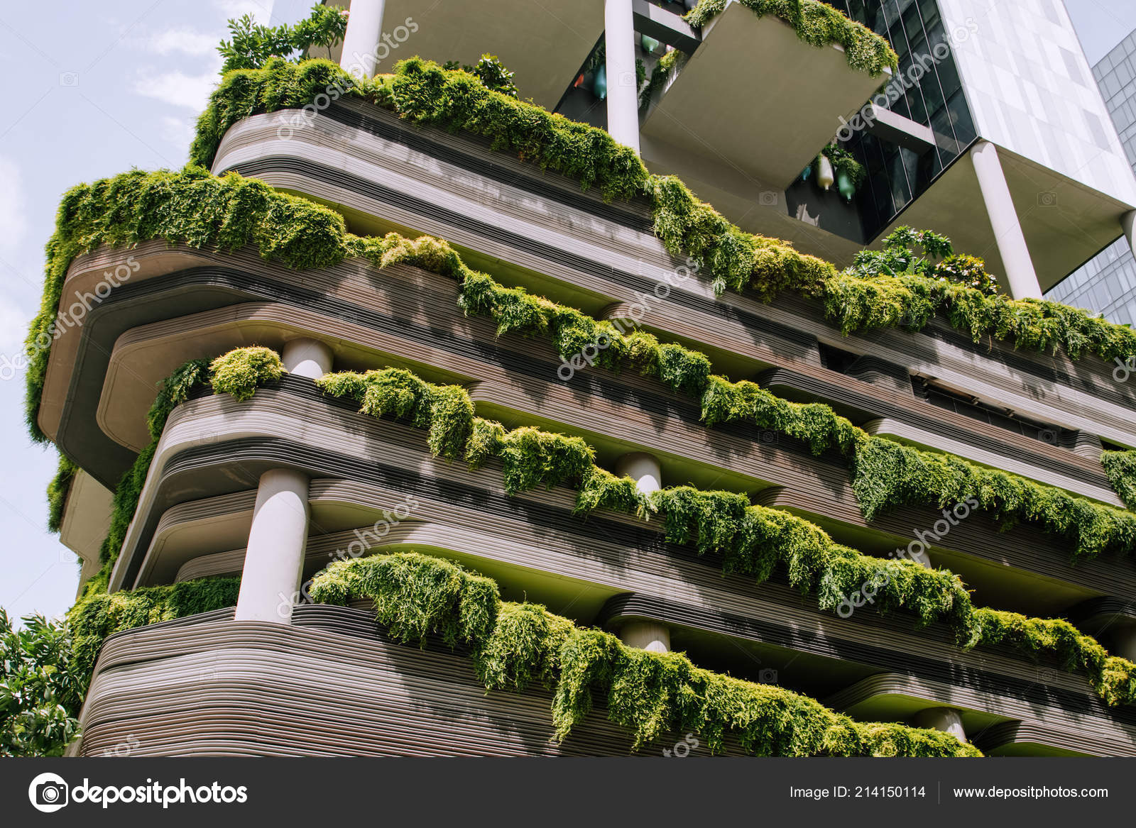 Futuristische Groene Stadsstraat Groene Prismatische Stad Gebouw