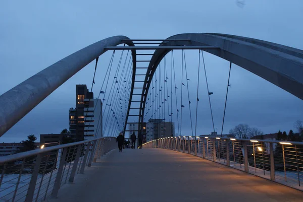 The pedestrian bridge fotos de stock, imágenes de The pedestrian bridge ...