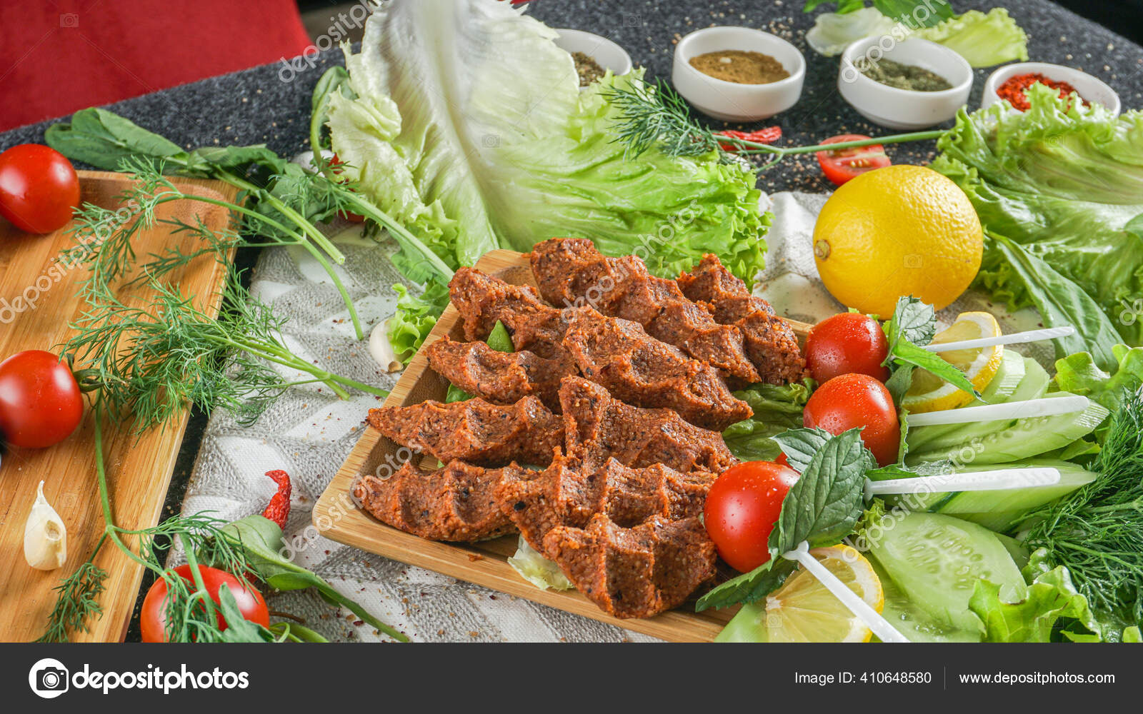 Cigkfte Cig Kofte Chee Kofta Turkish Raw Meatball Turkish Lettuce Stock ...
