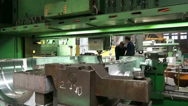 Large Drill Bit Cutter Machine Rotates Huge Drills Automatic Drilling ...