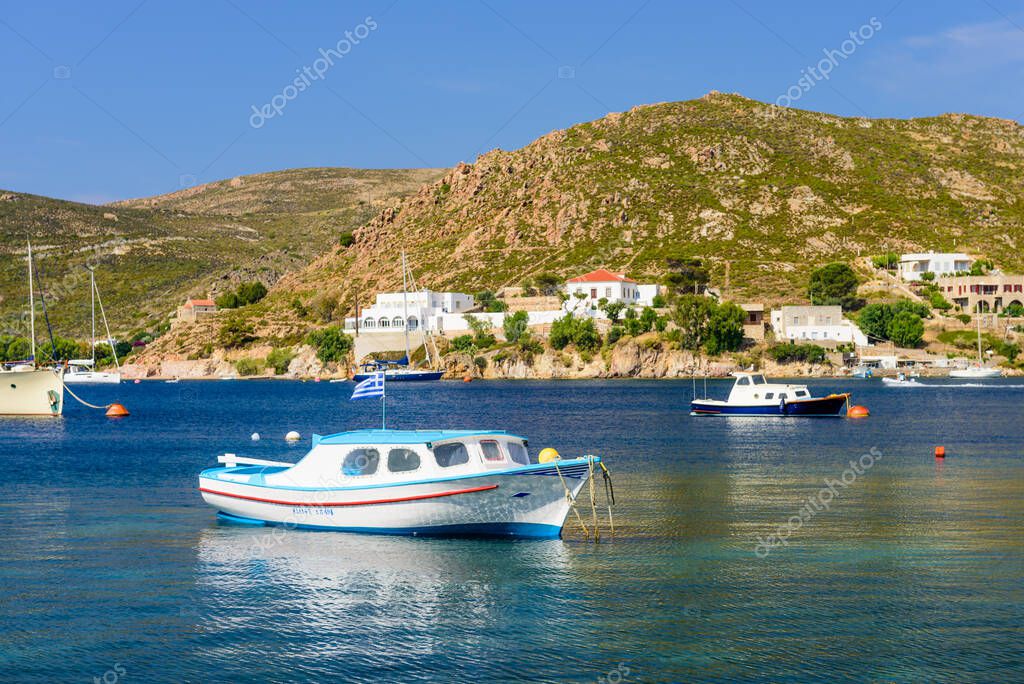 Isla de Patmos, Dodecaneso, Grecia - 28 de mayo de 2017: la bahía de ...