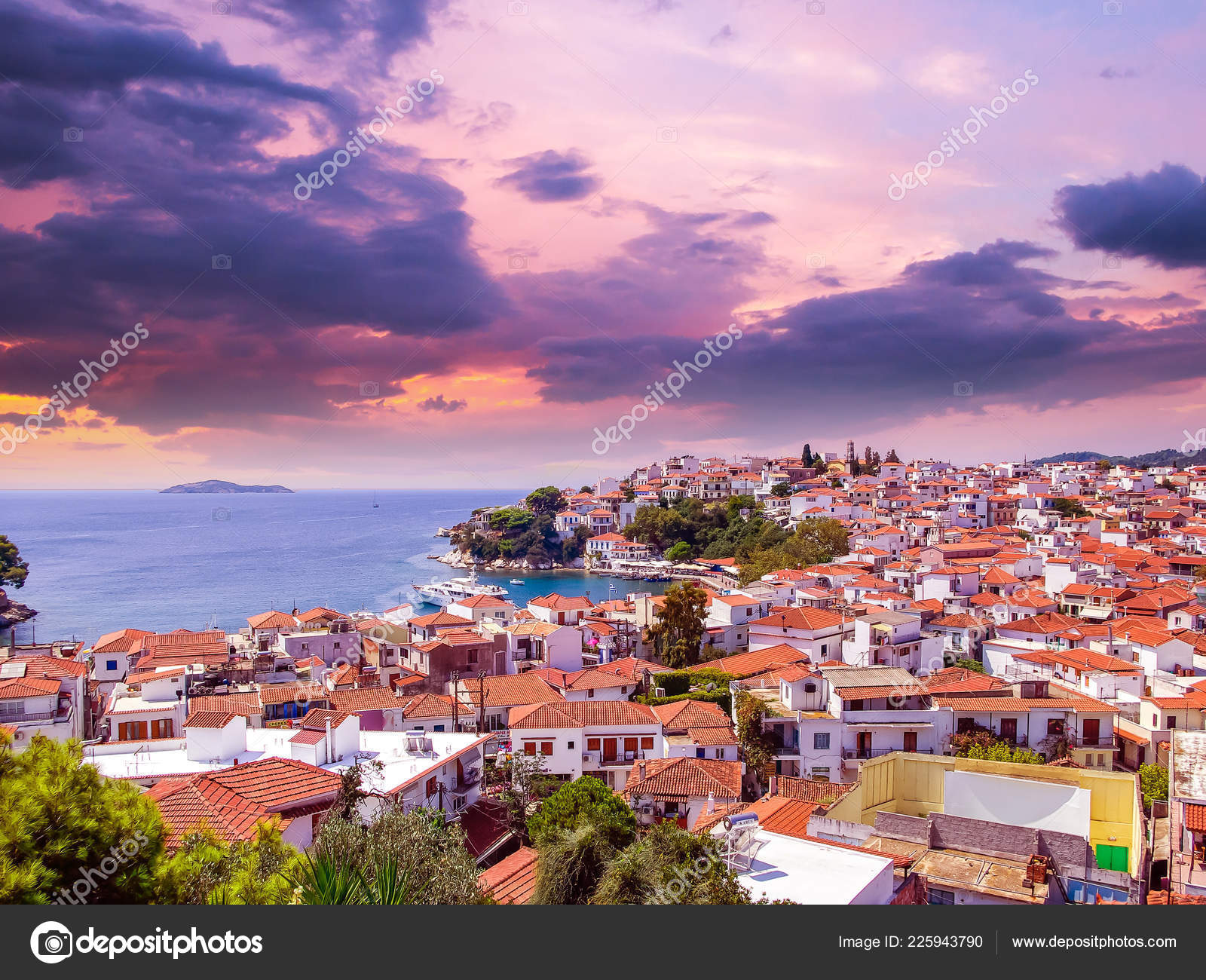 Puesta Sol Sobre Ciudad Skiathos Isla Skiathos Grecia Hermosa Vista ...