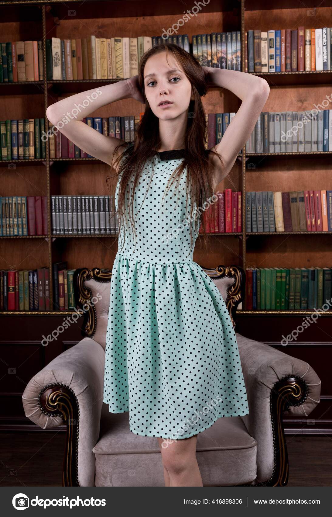 维罗妮卡作为模特出现在演播室 ——图库图片 © andreyniko #416898306