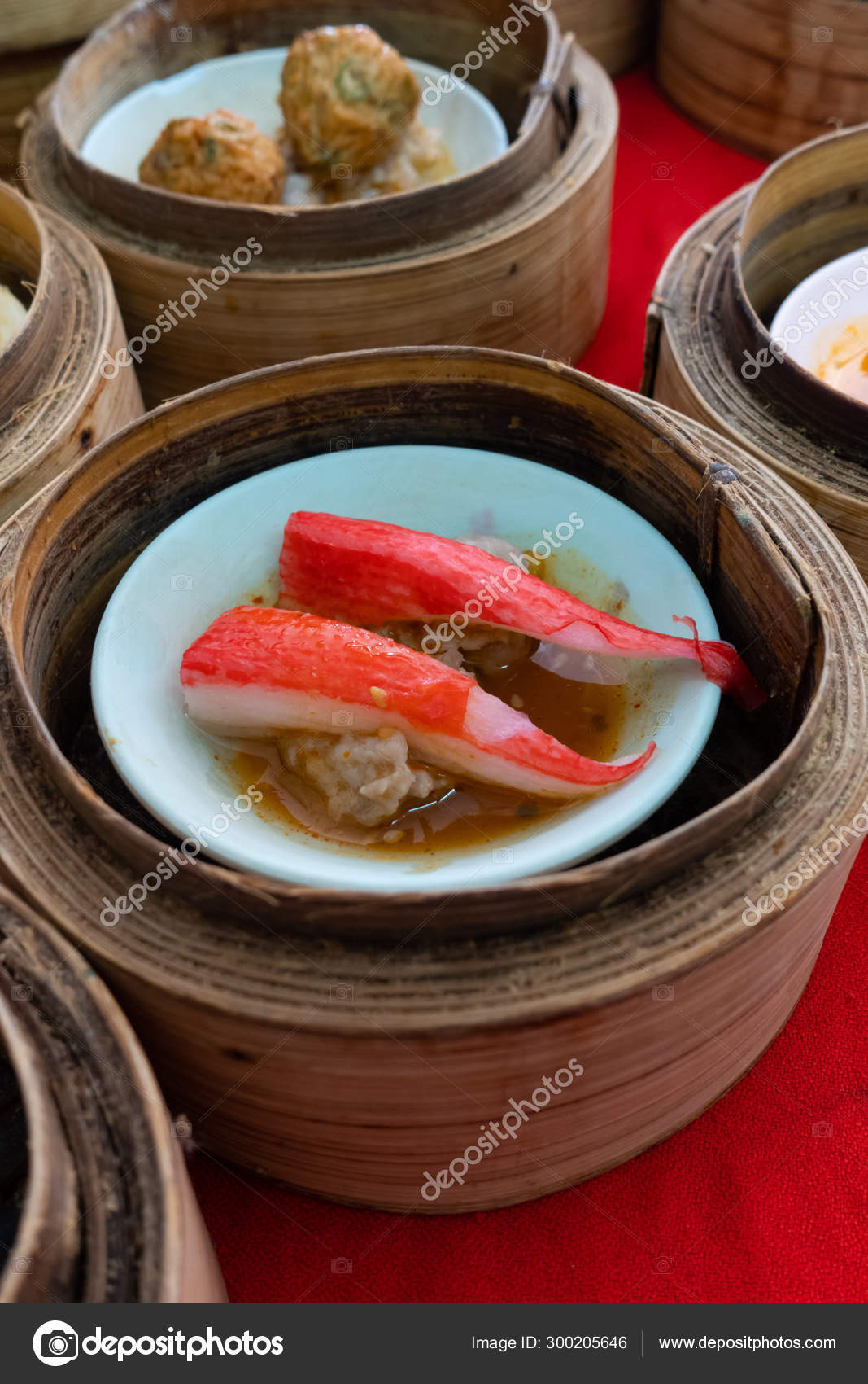The Arrangement of various dim sum in bamboo steamer — Stock Photo ... The Arrangement of various dim sum in bamboo steamer — Stock Photo ...