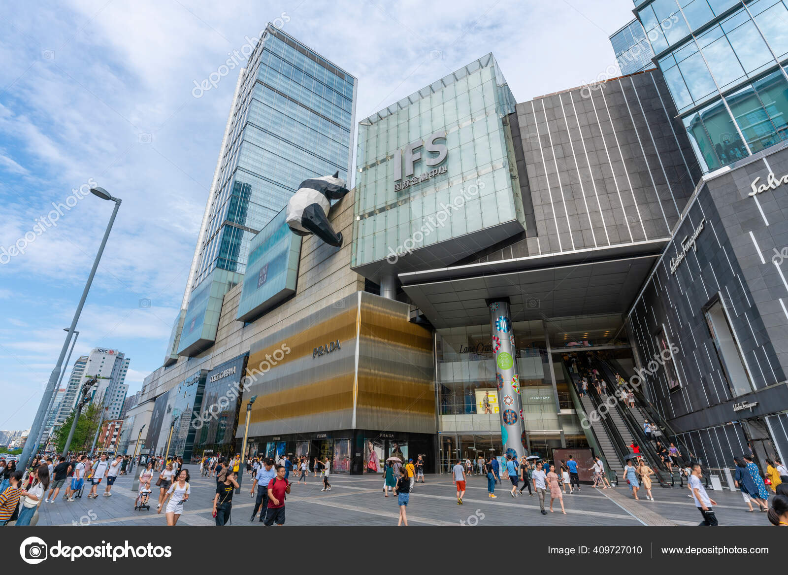 Shopping mall in Chengdu, China – Stock Editorial Photo © ymgerman ...
