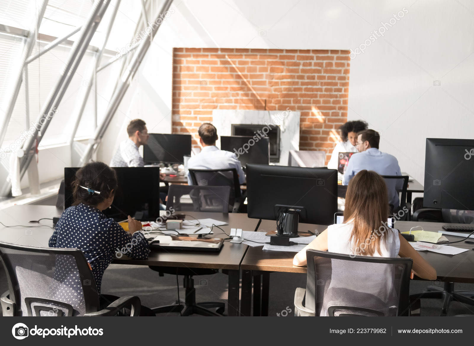 Office workers using computers working at modern big open space — Stock ... Office workers using computers working at modern big open space — Stock ...