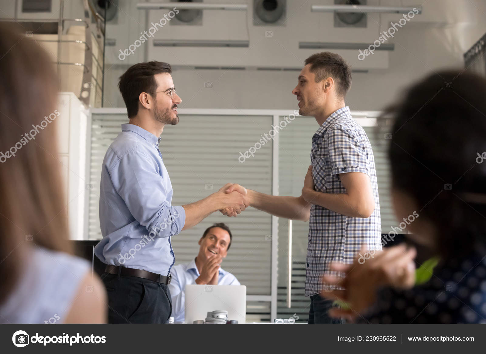Team leader is motivating handshaking male employee — Stock Photo ...