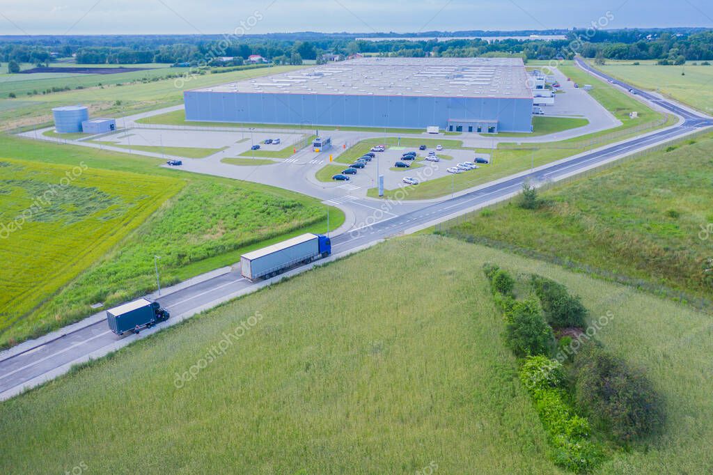 Vista a rea del almac n de mercanc as. Centro log stico en zona industrial de ciudad desde ...