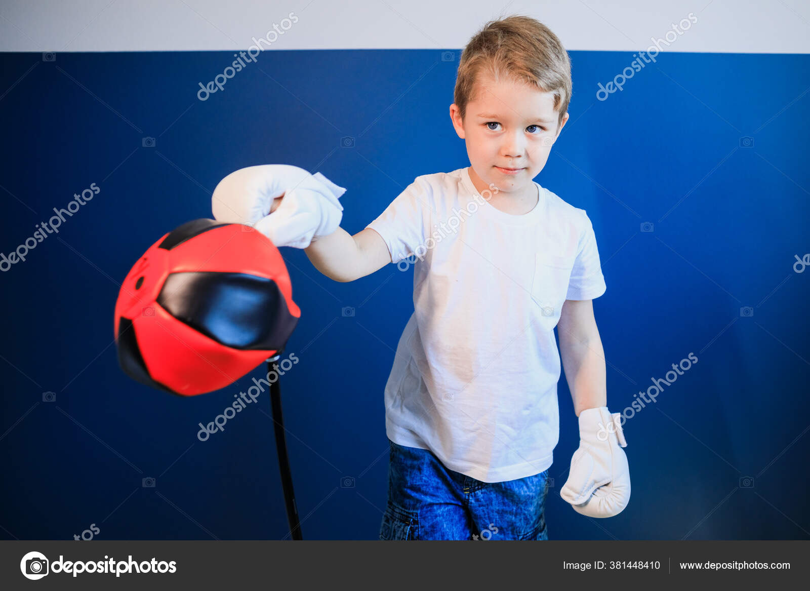 Young boy Boxing at home during self-isolation — Stock Photo © onickl ...
