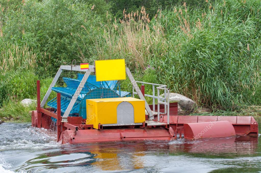 La mini central hidroeléctrica - fuente ecológica de energía renovable. Energía verde 2024