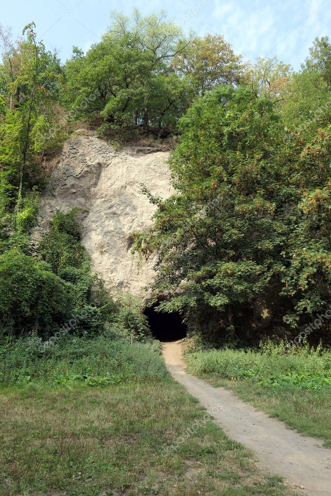 visitar las cuevas de trass en el valle de Brohltal en la regi n de ...