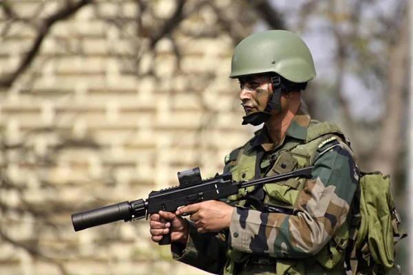 Indian Soldier With Gun Hd