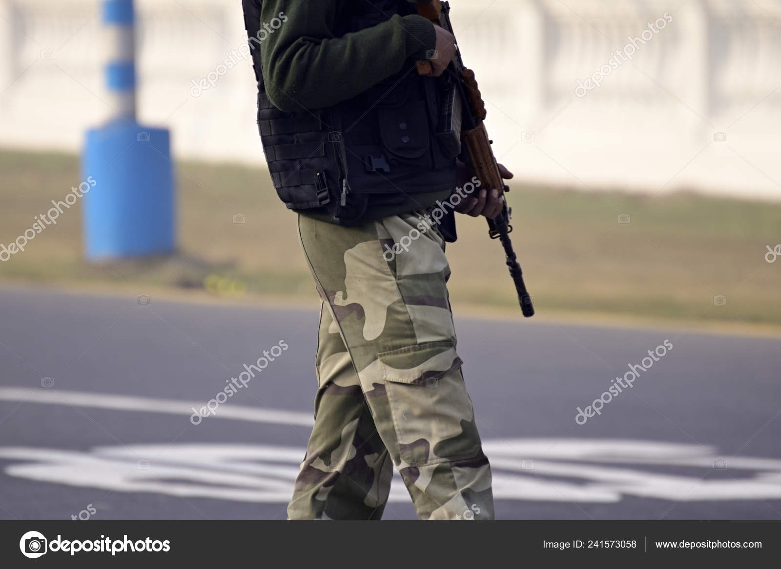 Security Guard Rifle Standing Protect Area — Stock Photo © sbhaumik ...