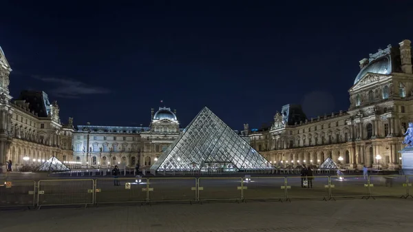 Pyramide du louvre Stock Photos, Royalty Free Pyramide du louvre Images ...