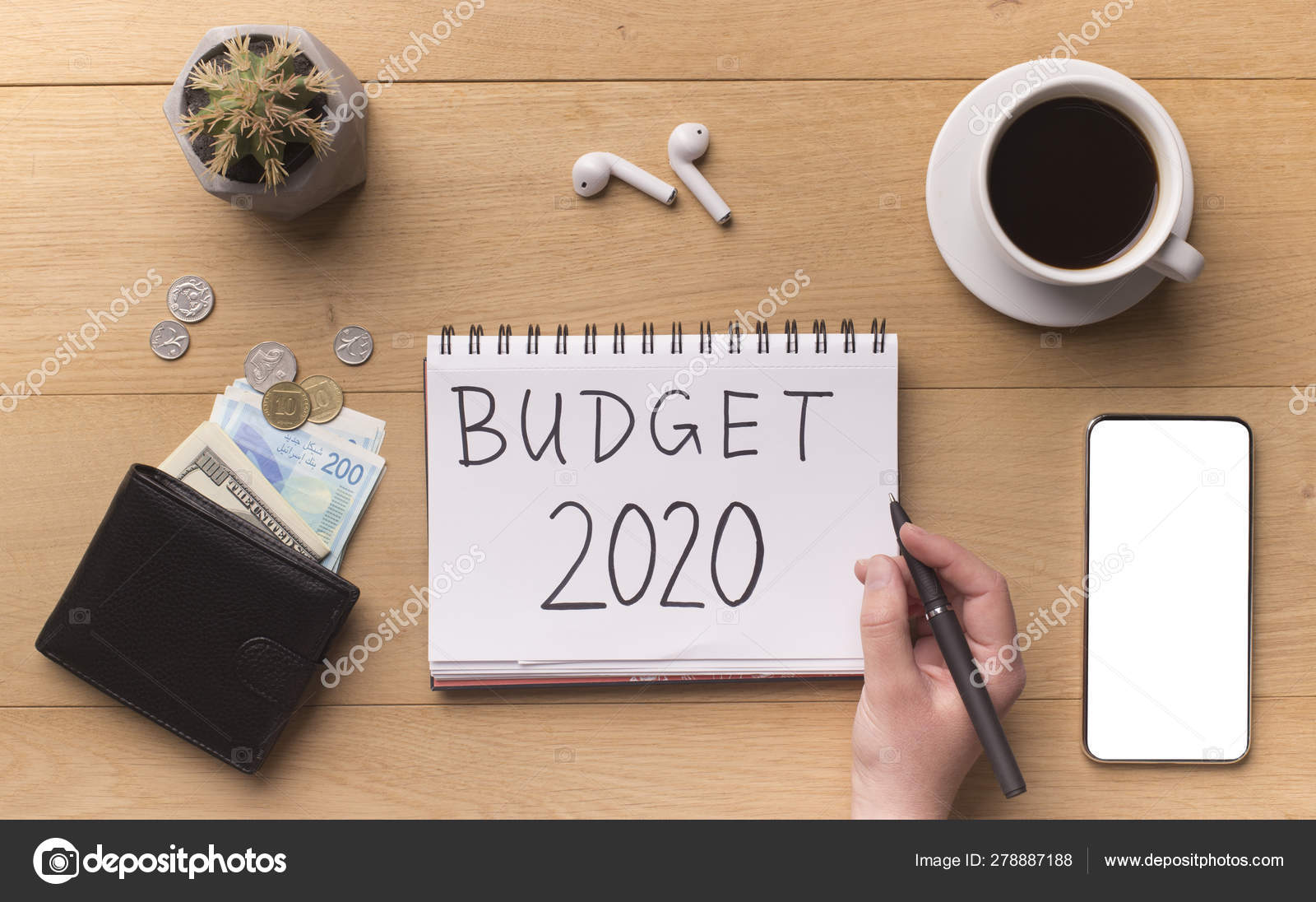 Woman hand writing new year budget on notepad — Stock Photo © Milkos ...