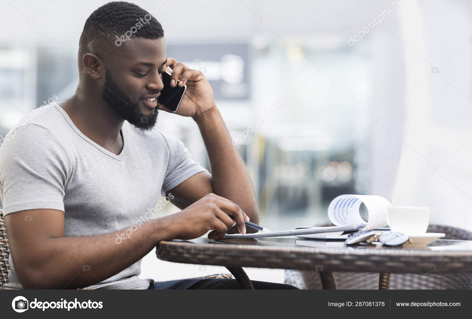 Successful african american businessman consulting his workers — Stock ... Successful african american businessman consulting his workers — Stock ...