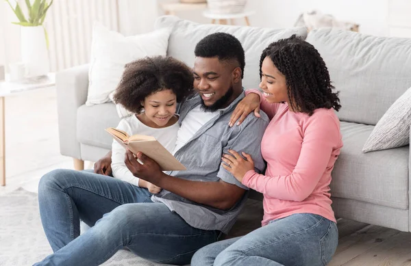 Black family reading Stock Photos, Royalty Free Black family reading ...