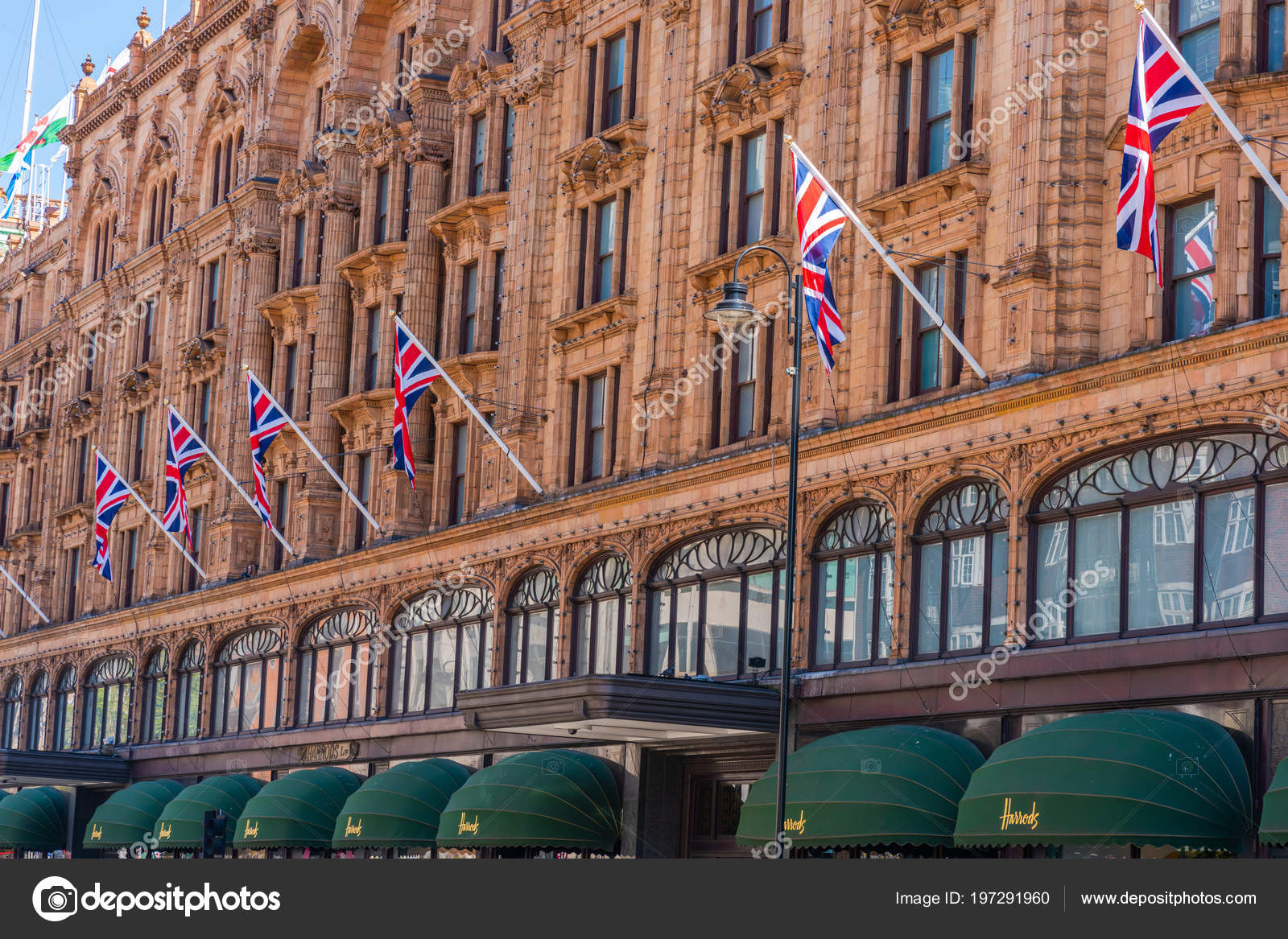 London May 2018 Harrods Now Owned State Qatar Luxury Department — Stock ...