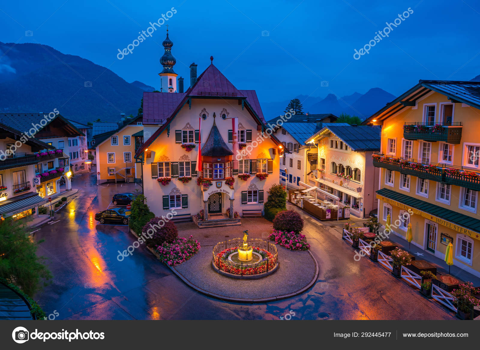 Gilgen Austria July 2019 Rathaus Town Hall Mozartplatz Town Centre ...